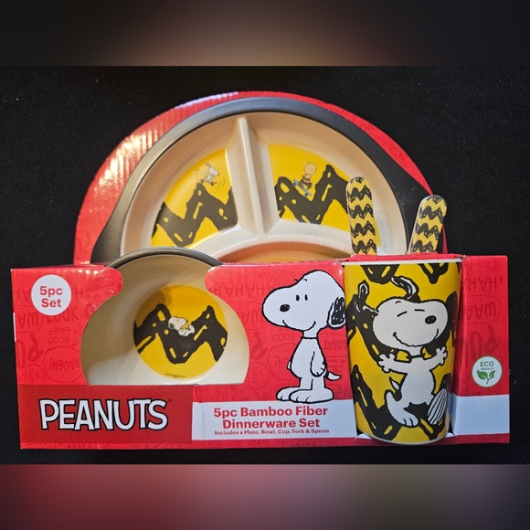 Best Brands | Dining | Peanuts Snoopy Charlie Brown Dinnerware Set ...